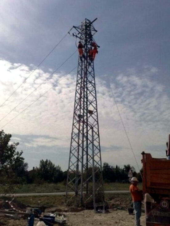 Linee media e bassa tensione - CTE Spa - Costruzioni Tecno Elettriche Linee media e bassa tensione - CTE Spa - Costruzioni Tecno Elettriche